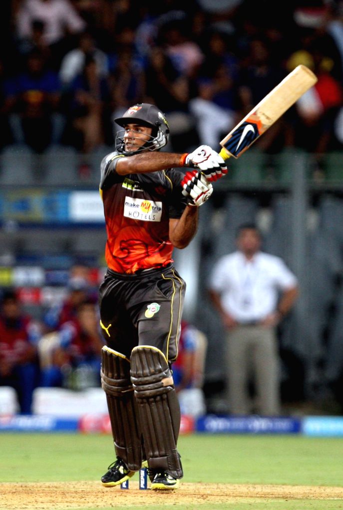 Hanuma Vihari in action during the match between Sunrisers Hyderabad ...