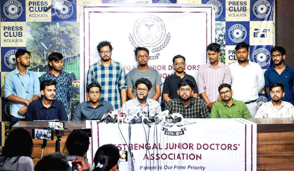 Suspended junior doctors from the West Bengal Junior Doctors ...