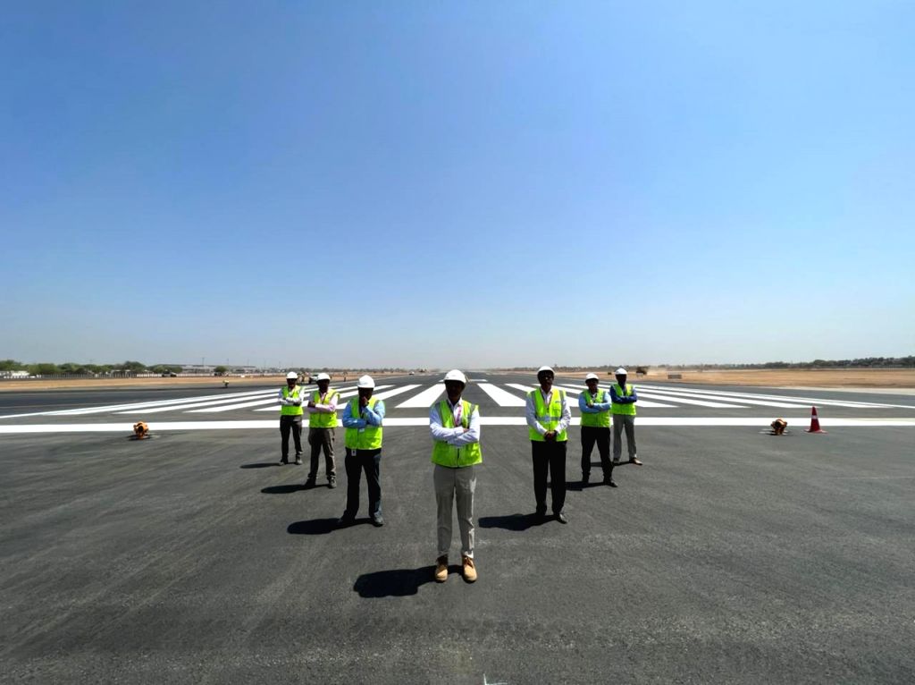 Free Photo:SVPIA sets a national record in runway work