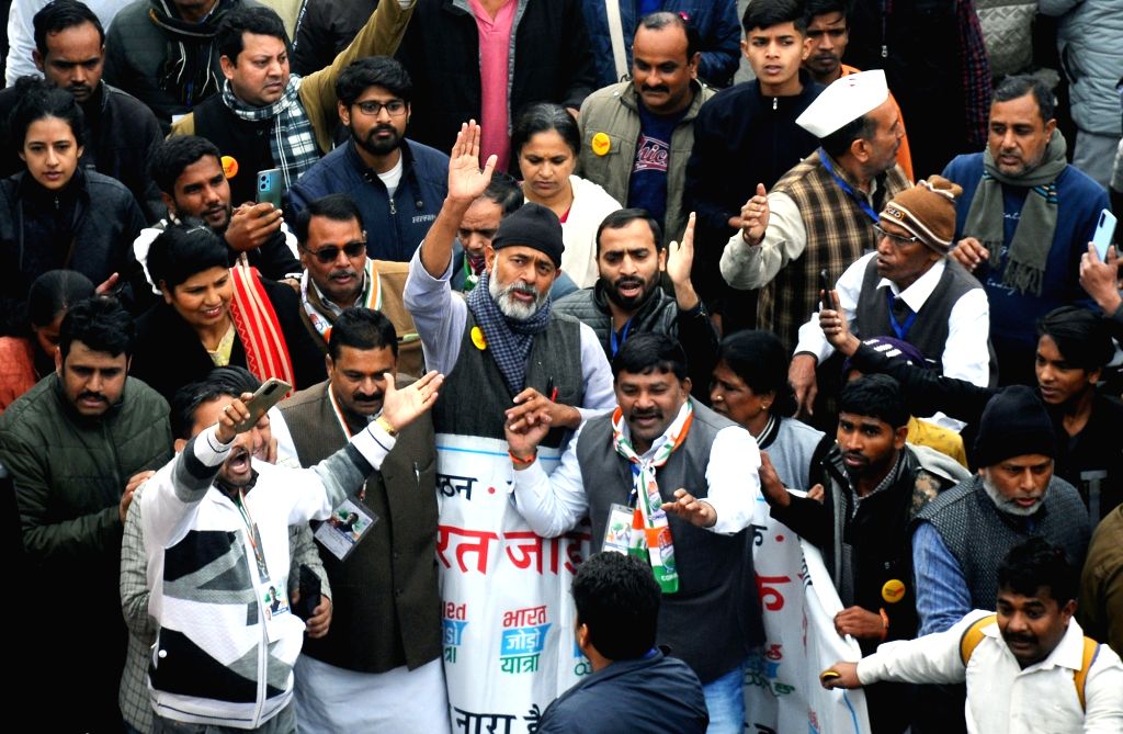 Swaraj India founder and activist Yogendra Yadav joins Congress ...