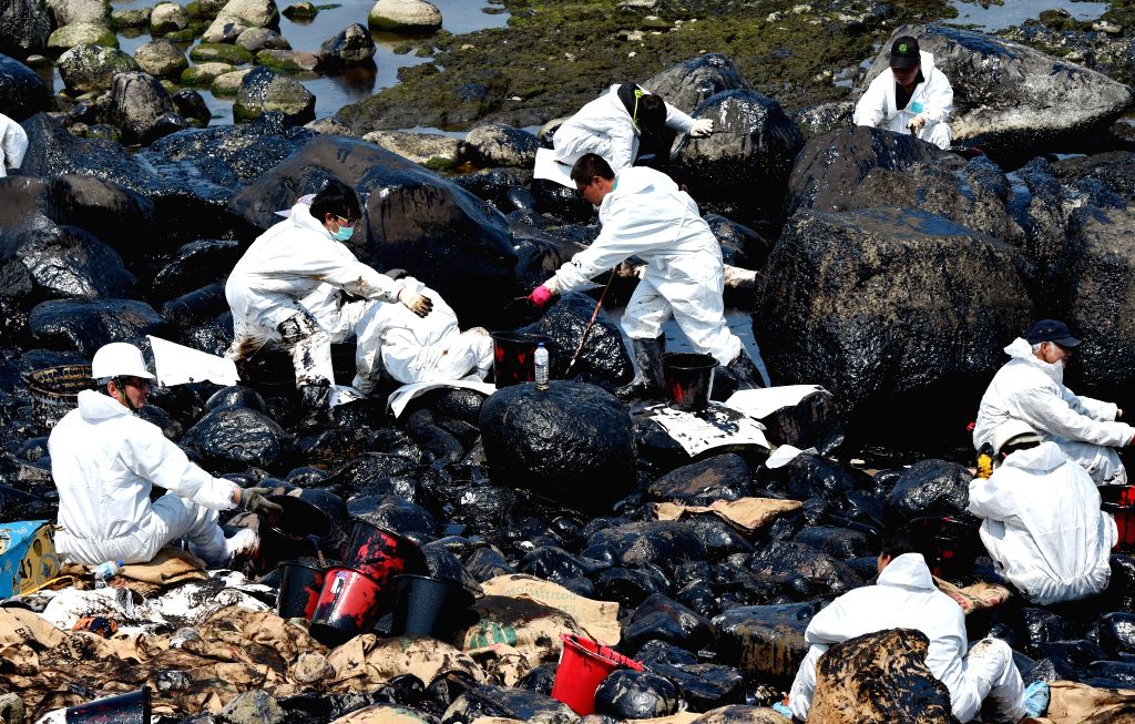 CHINA-TAIWAN-NEW TAIPEI CITY-STRANDED VESSEL-POLLUTION
