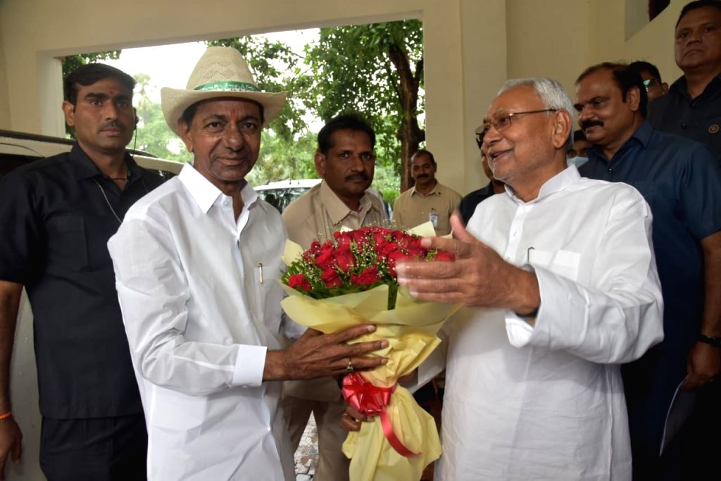 KCR visits Patna, meets Nitish, Lalu Prasad