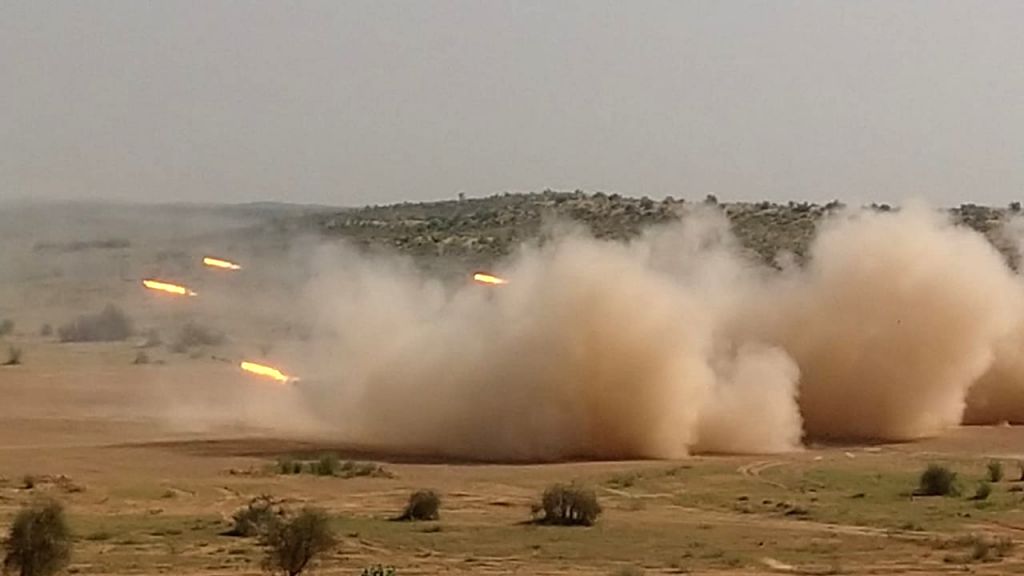 Free Photo: Indian Army carries integrated fire power exercise in deserts