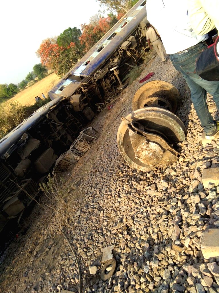 Mahakaushal Express derails in UP