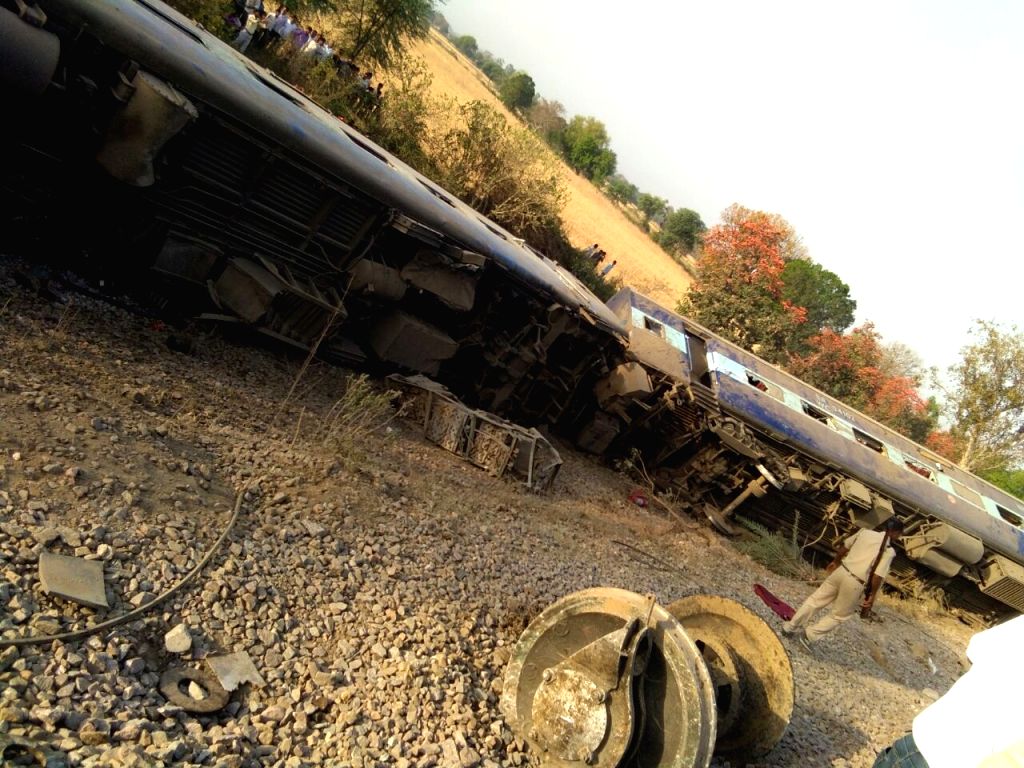 Mahakaushal Express derails in UP