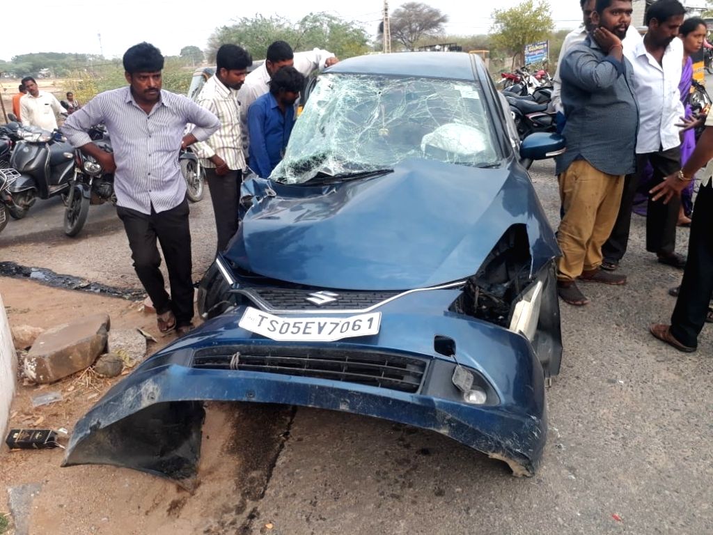 One killed, four injured in an accident in Telangana