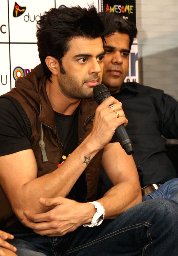 Cast of film "Mickey Virus" at a press conference