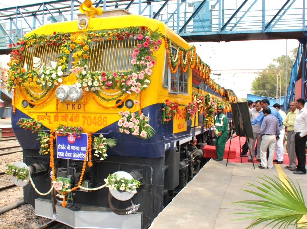Dual Cab Freight Diesel Locomotive with Vacuum Toilet and Safety ...