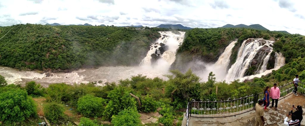 Overflowing Gaganachukki Falls following heavy discharge from KRS and ...