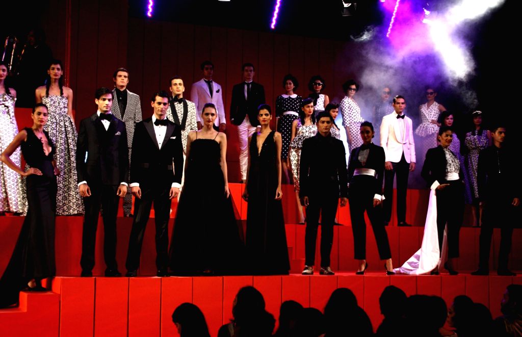 Designer Wendell Rodricks show at the Wills Lifestyle India Fashion ...