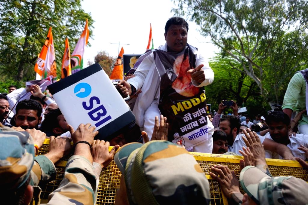 Free Photo : The Indian Youth Congress today gheraoed the Raj Bhavan in ...