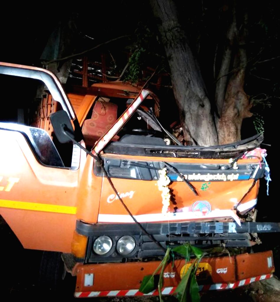 13 killed in Karnataka road accident