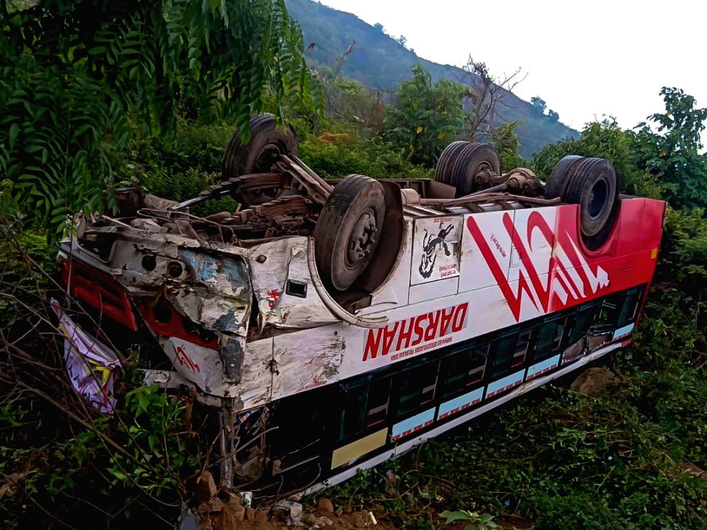 6 injured as bus falls into a gorge in Himachal Pradesh