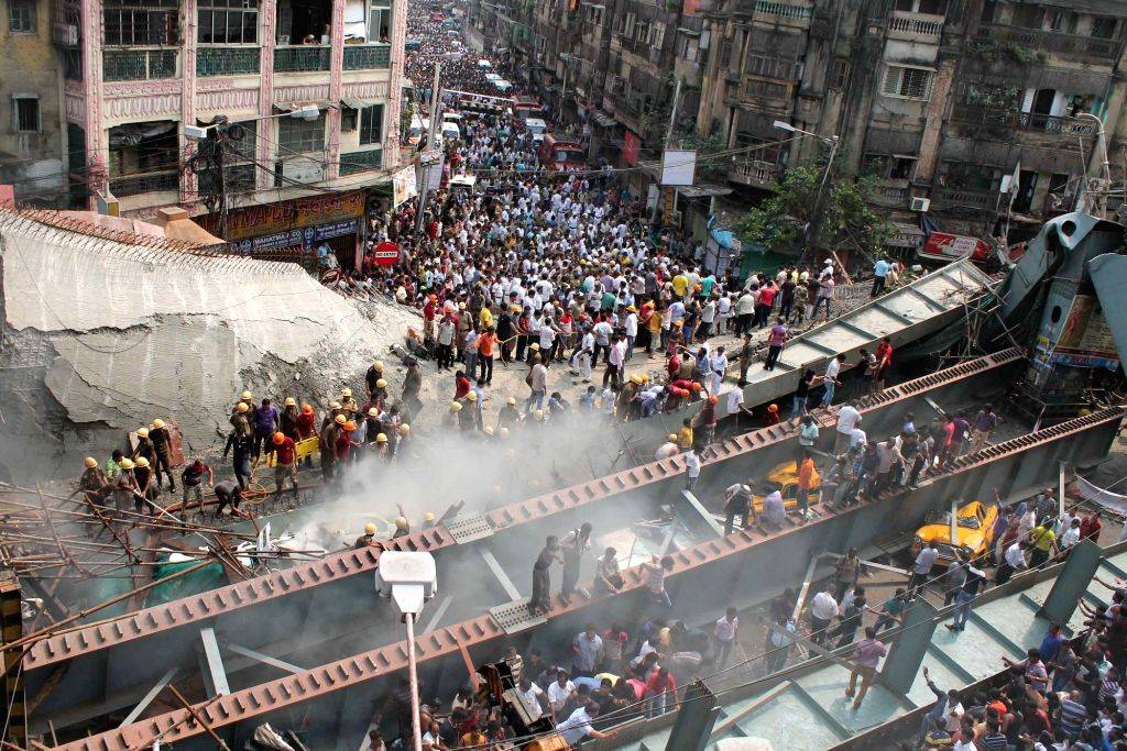 Flyover collapses, people trapped in debris