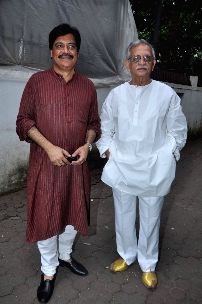 Salim Arif's Hindi play 'Kharashein'