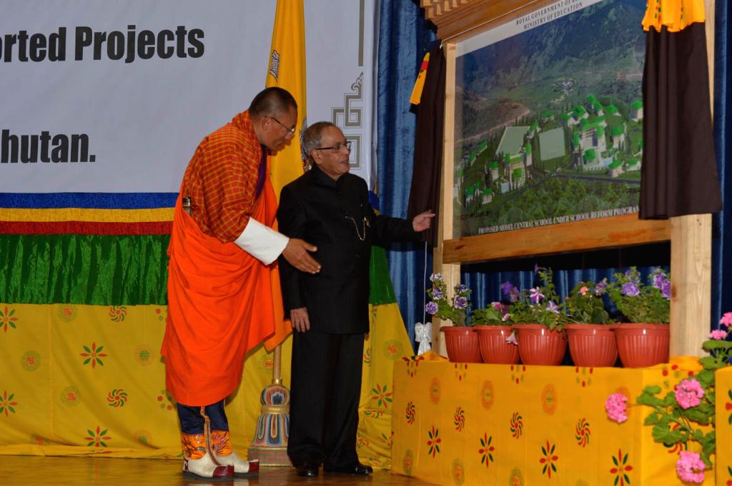 Pranab Mukherjee with king of Bhutan Tshering Tobgay inaugurating