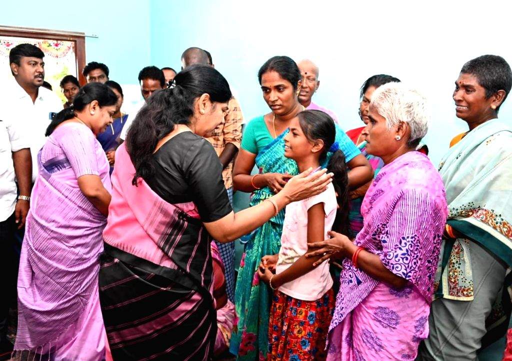 Thoothukkudi : DMK MP Kanimozhi visits the residence of Mariyappan, a ...