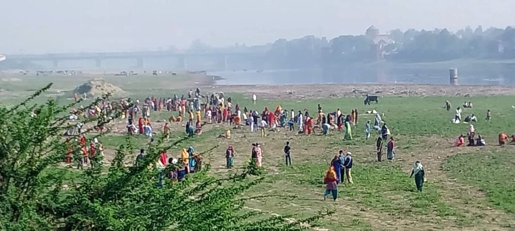 Free Photo : Thousands join clean Yamuna drive in Taj city