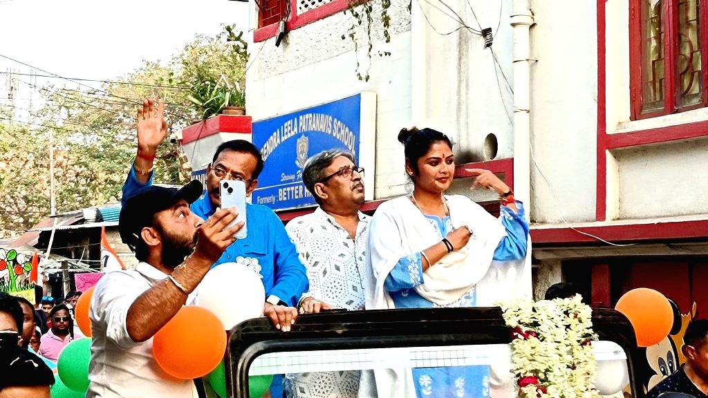 TMC candidate of Jadavpur Lok Sabha Sayani Ghosh campaigns for Lok ...