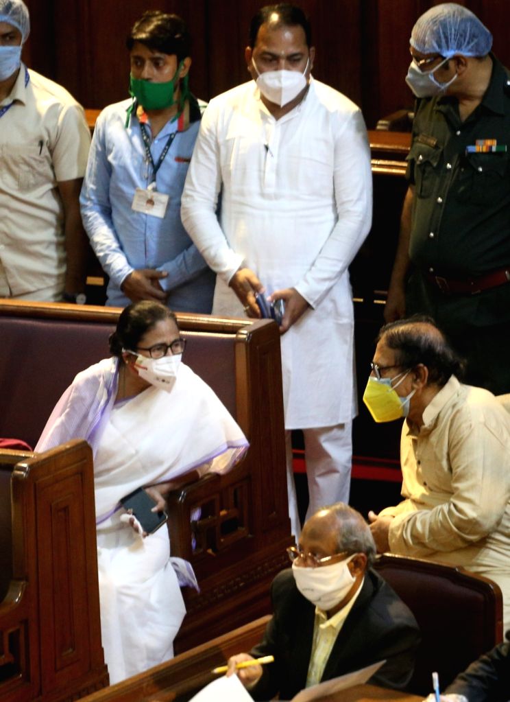 TMC supremo and West Bengal Chief Minister Mamata Banerjee with party ...