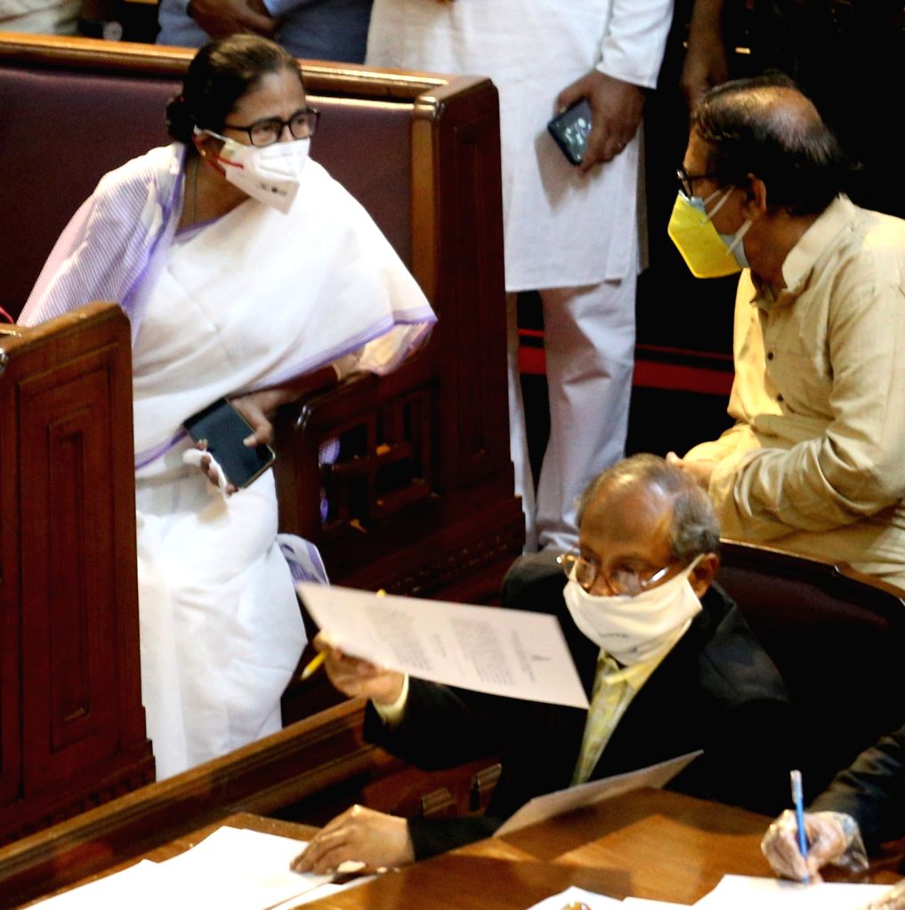 TMC supremo and West Bengal Chief Minister Mamata Banerjee with party ...