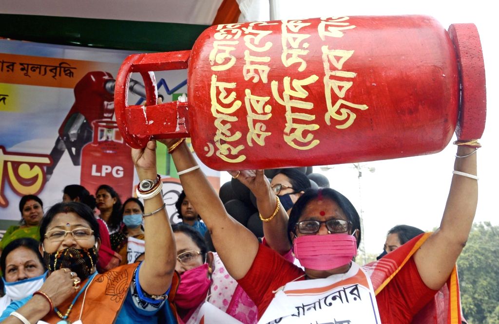 TMC women leaders and activists took part in a protest against fuel ...