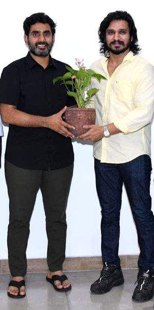 Tollywood actor Nikhil holds roadshow for uncle in Andhra