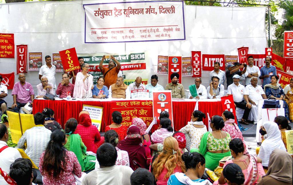 Trade Unions and Farmers Hold Joint Demonstration at Jantar Mantar