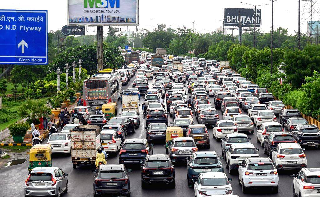 Traffic Snarls on Noida-Greater Noida Expressway
