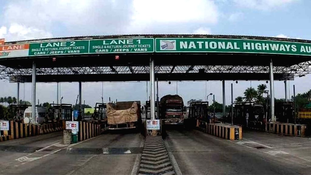 Free Photo : Traveling on two highways of West UP, Delhi-Meerut ...