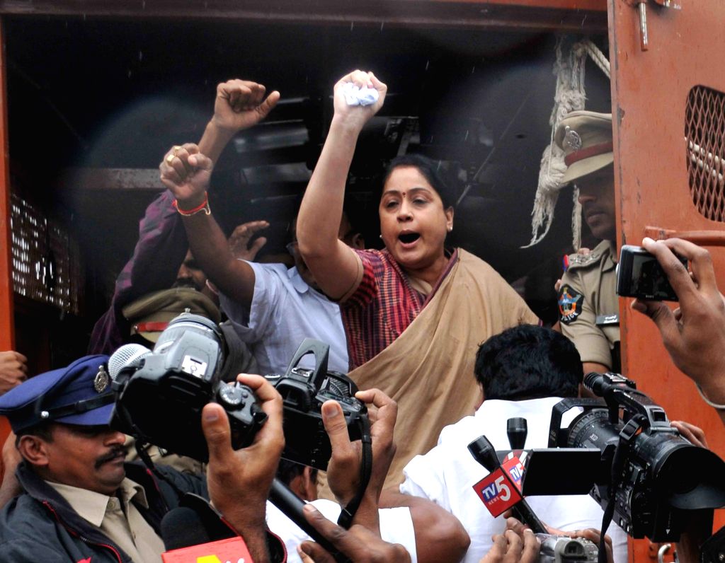 Vijayashanti arrested during 'Chalo Assembly' rally by TRS
