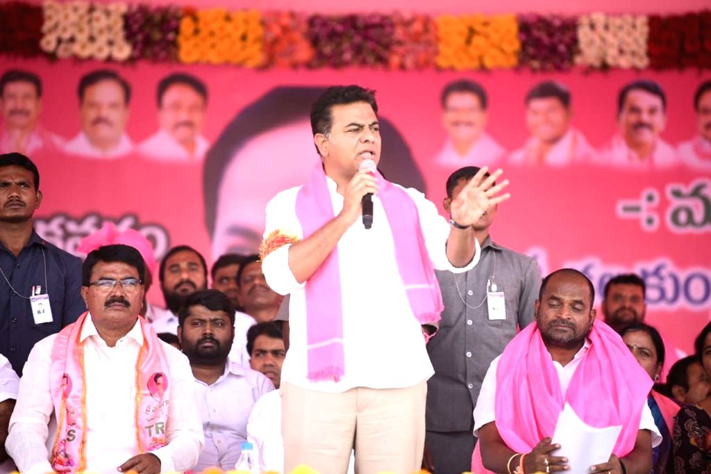 KTR during TRS meeting in Telangana