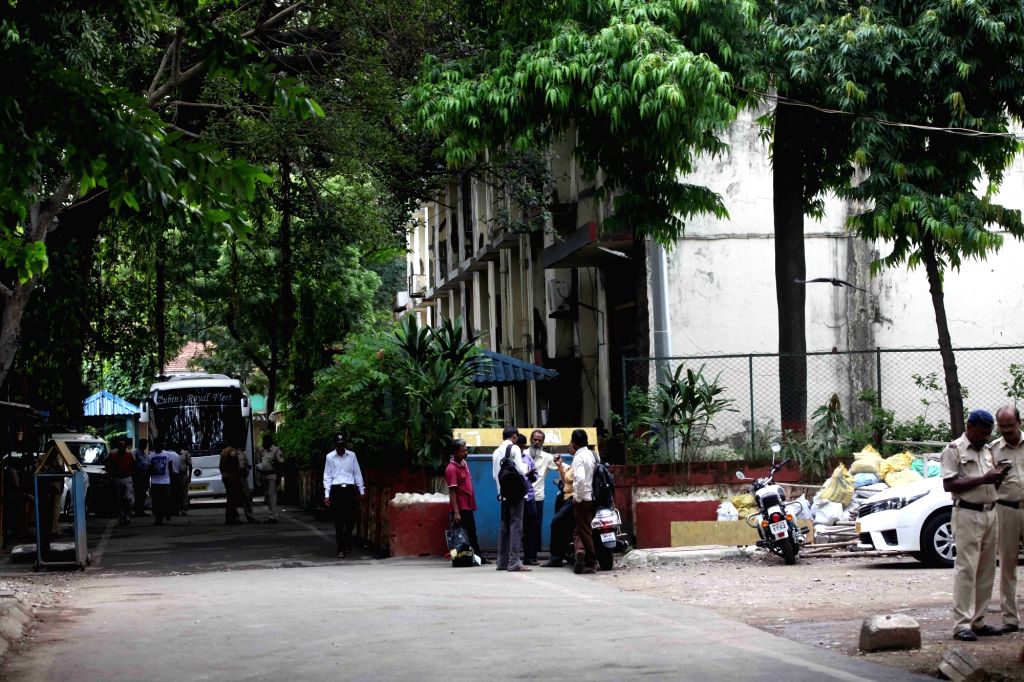 Twenty Women Parliamentarians visit Byculla Jail