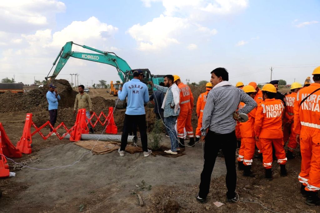 Free Photo : Two-and-half-year-old girl fell into borewell in MP's ...
