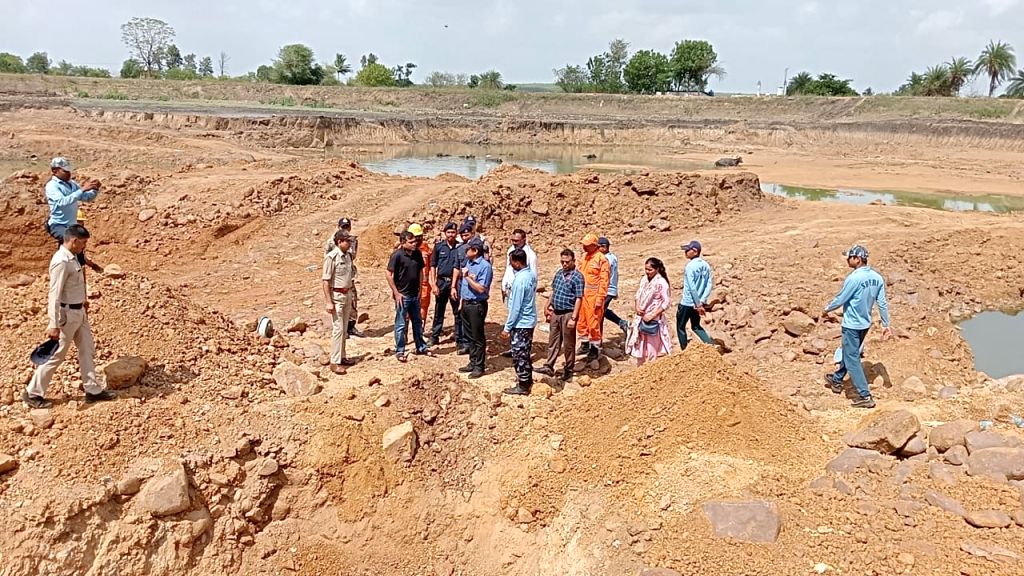 Free Photo : Two women dies after portion of a pond caved in Bhopal