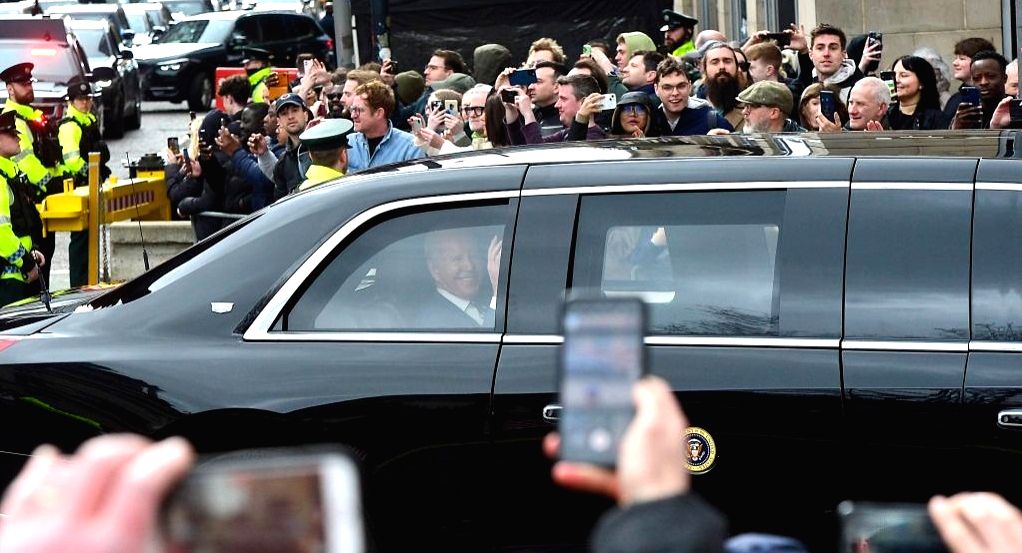Belfast : U.S. President Joe Biden (C) is pictured on his way to Ulster ...