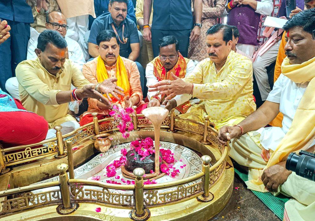 Mohan Yadav offers prayers at Shri Angareshwar Mahadev Temple