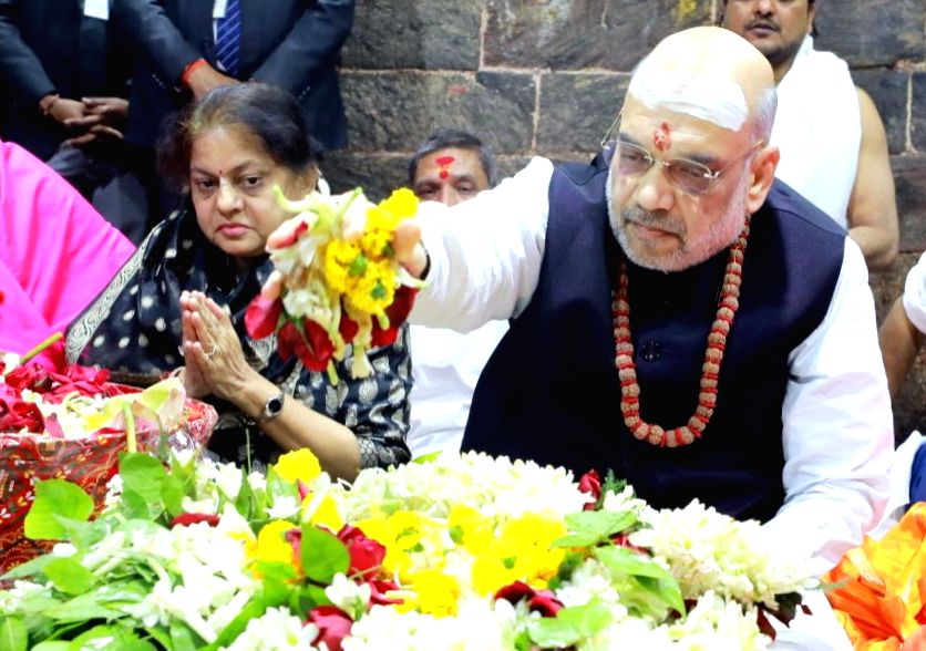 Deoghar : Union Home Minister Amit Shah along with wife Sonal Shah ...