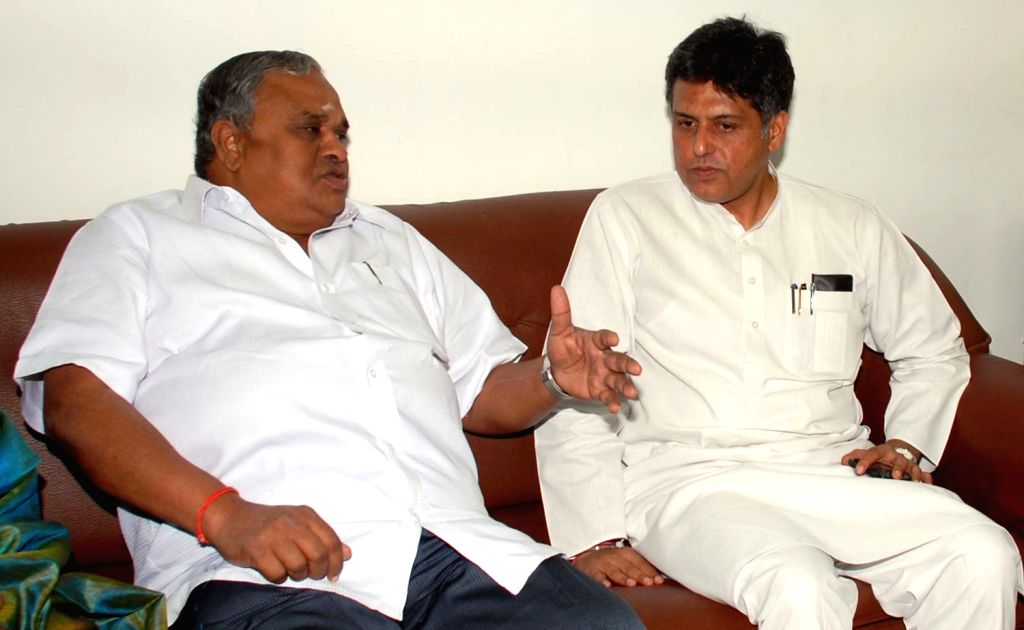 Manish Tiwari along with TNCC president Gnanadesingan addressing media