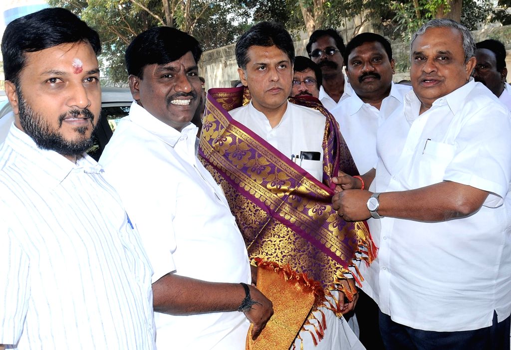 Manish Tiwari along with TNCC president Gnanadesingan addressing media