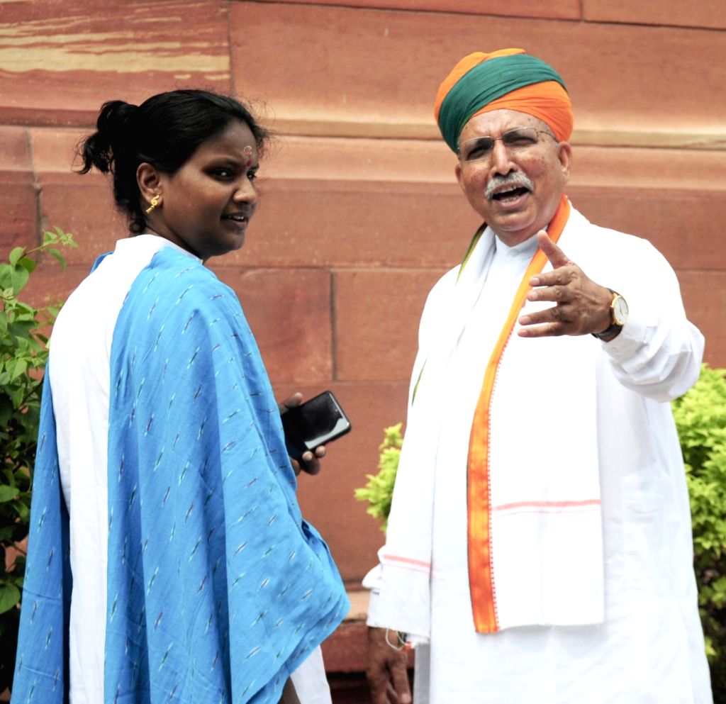 Union Minister Arjun Ram Meghwal with Kerala MP Ramya Haridas at Parliament