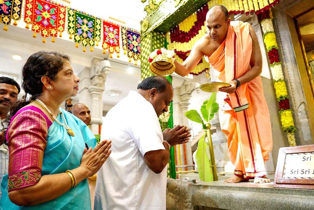 Union Minister HD Kumaraswamy along with his family offers prayer at ...