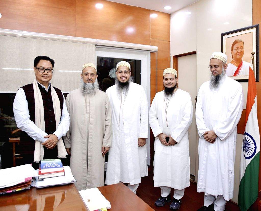 Union Minister Kiren Rijiju meets Delegation Members of Dawoodi Bohras ...
