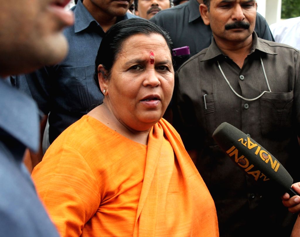 Uma Bharti arrives to meet RSS chief
