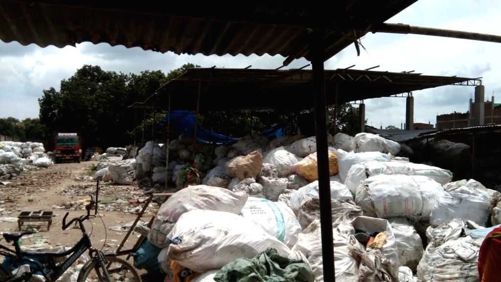 Garbage bank opened in Varanasi, to fill people's pockets with money
