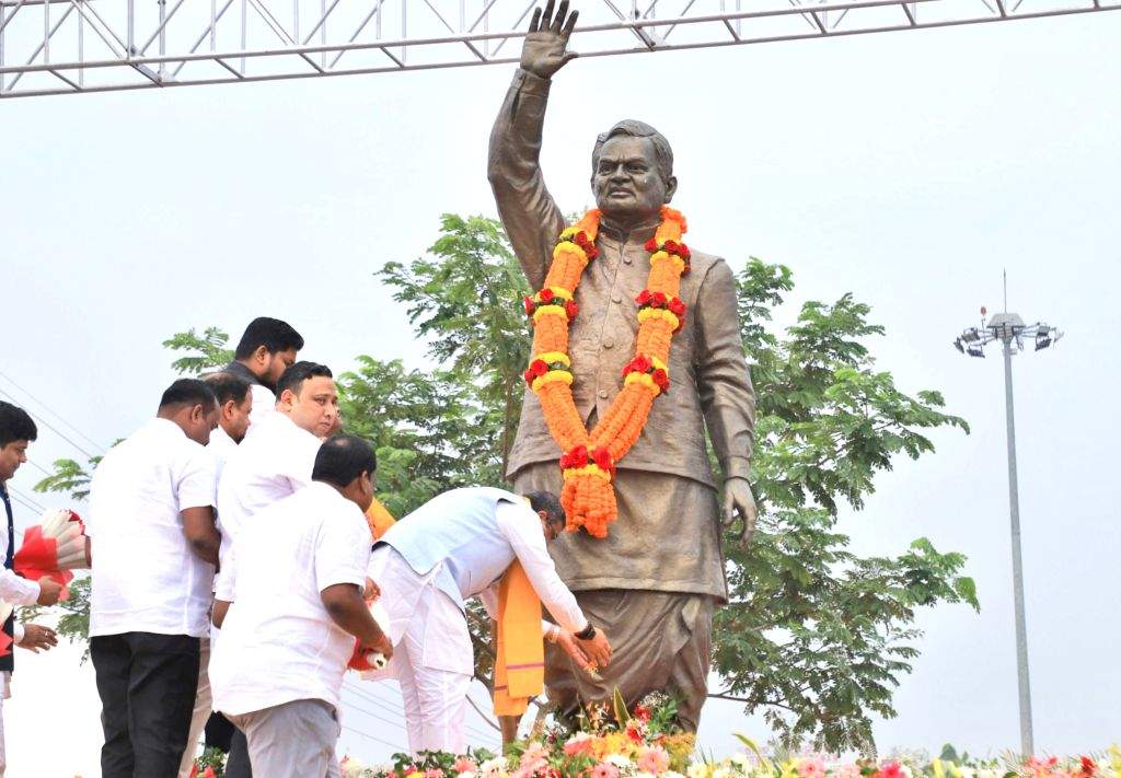 Unveiling the statue of former Prime Minister of India Atal Bihari Vajpayee
