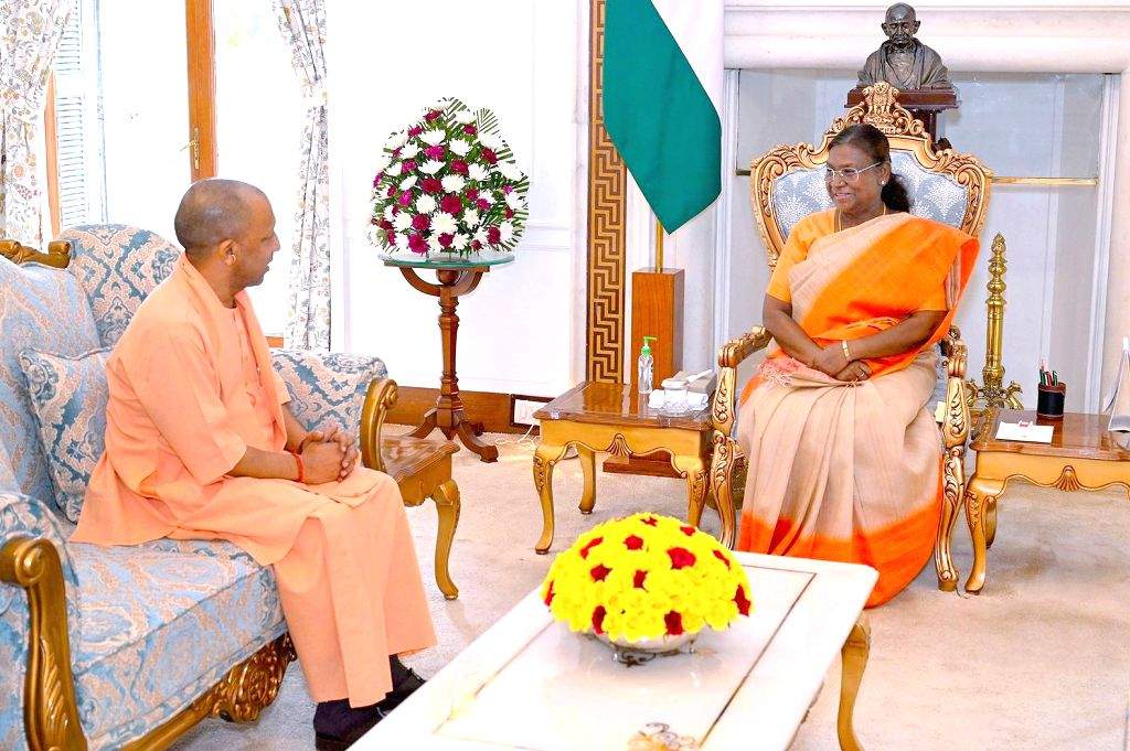 UP CM Yogi Adityanath Meets President Droupadi Murmu