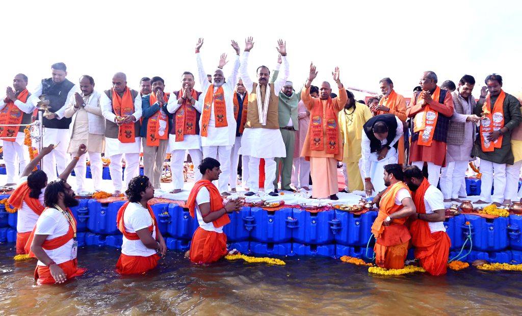 Uttar Pradesh Chief Minister Yogi Adityanath offers prayer at Triveni ...