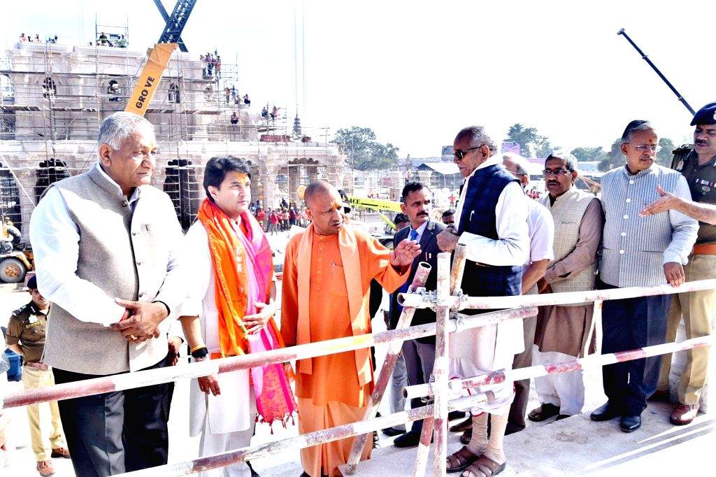 Uttar Pradesh Chief Minister Yogi Adityanath and Union Minister ...