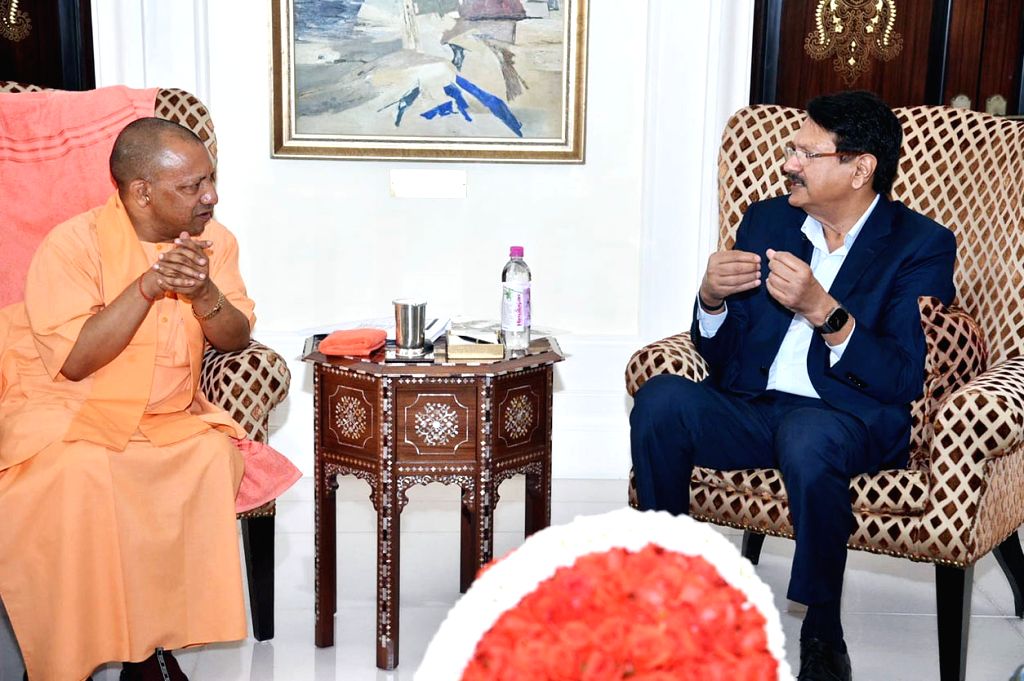 Mumbai: Uttar Pradesh CM Yogi Adityanath meets Ajay Piramal